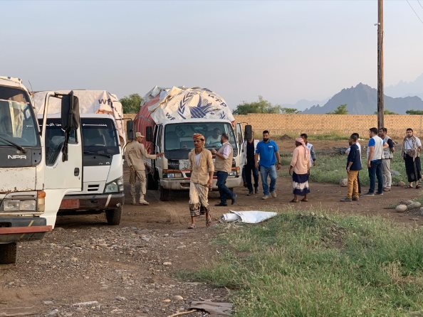 WFP brings vital humanitarian supplies to civilians trapped on Yemeni ...
