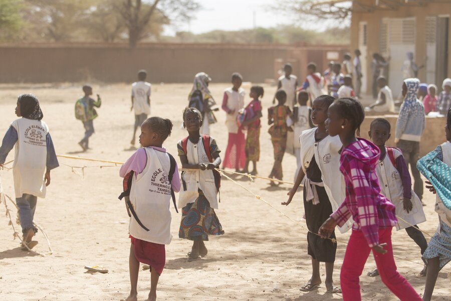 School feeding in Senegal brings the wider community into the mix ...