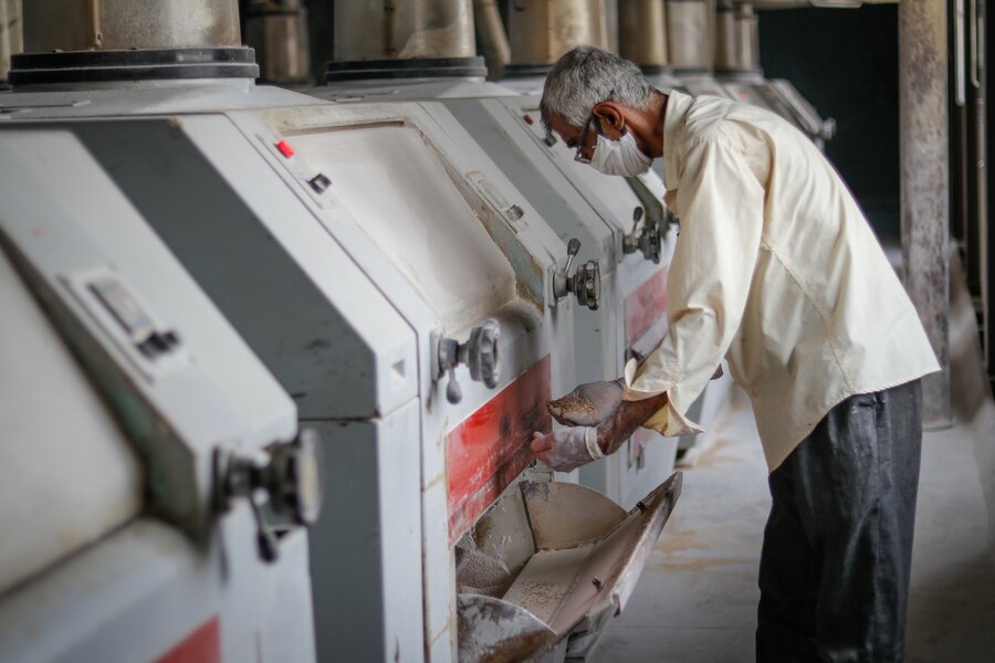 WFP saves a massive stock of wheat from Yemen’s frontline | World Food ...